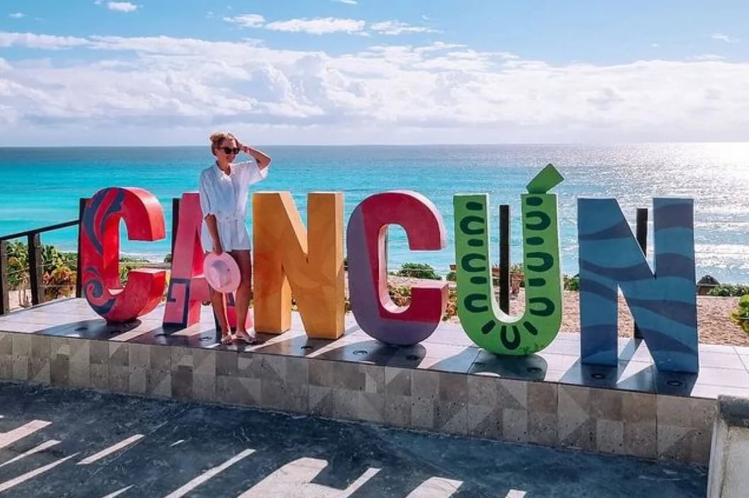 What is the best way to get around Cancun: bus, taxi, public transportation